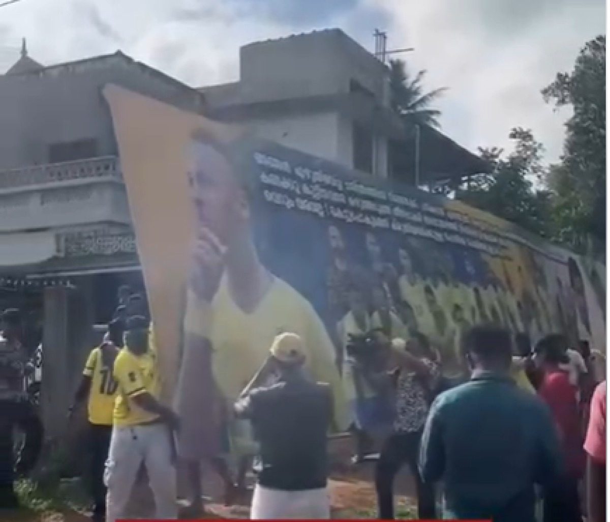 Torcedores indianos exibem banner gigante da Seleção Brasileira e ...